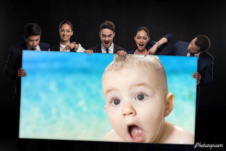 Create Funny Photo Montage Visitors admiring the murals – Photozop